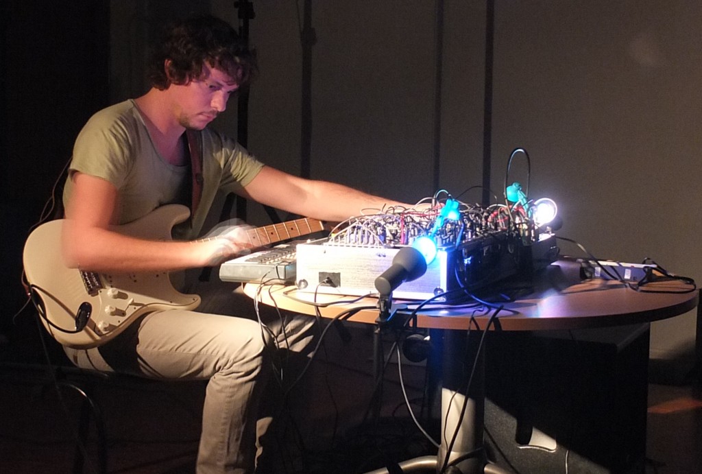 cagentArtist | Die Wirklichkeit erschießt sich im Experiment